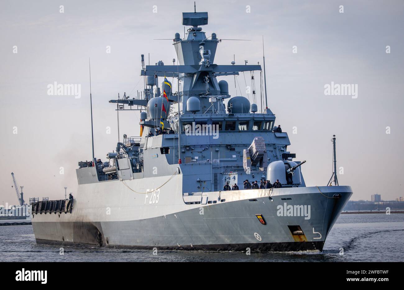 Rostock, Germany. 30th Jan, 2024. The corvette "Oldenburg" arrives at ...