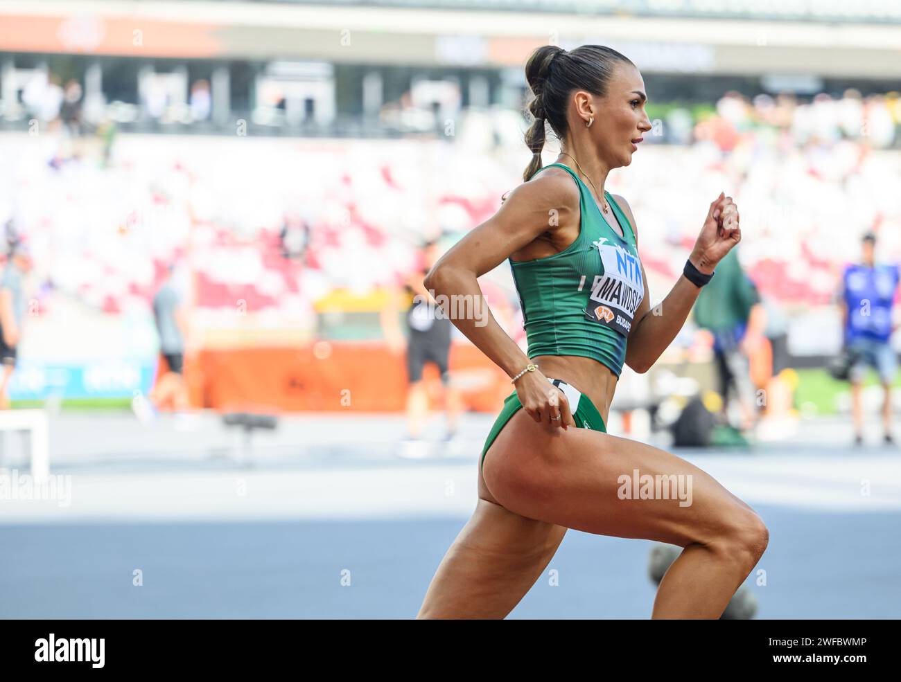 Sharlene MAWDSLEY participating in the 400 meters at the World ...
