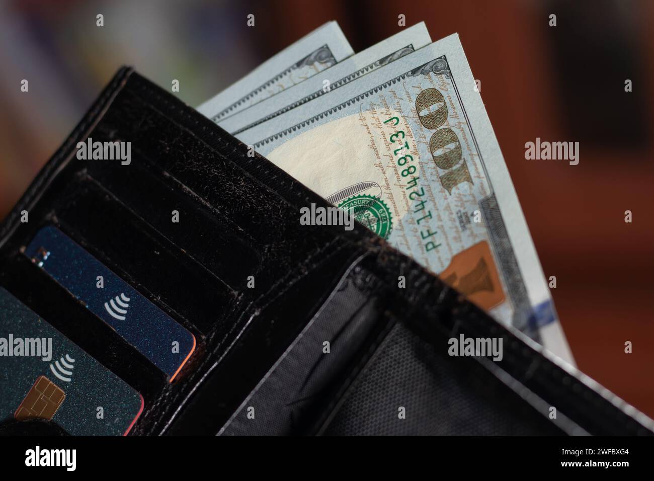 Wallet full of money hi-res stock photography and images - Alamy