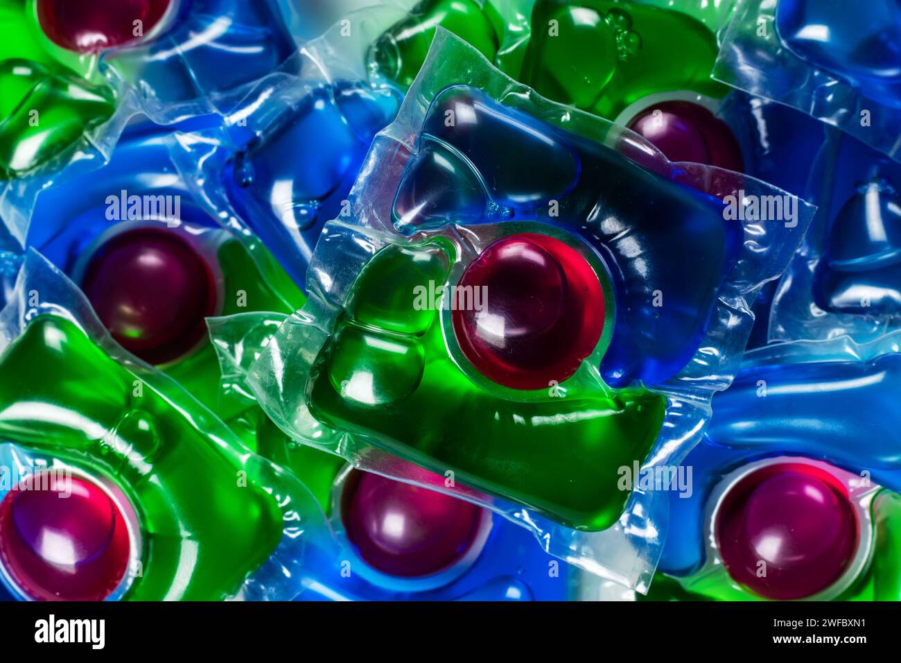 Green gel capsule hi-res stock photography and images - Alamy