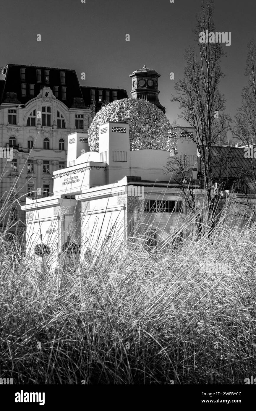 Building and art Black and White Stock Photos & Images - Alamy