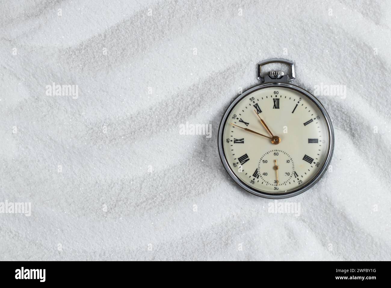 Vintage watch on sand beach hi-res stock photography and images - Alamy