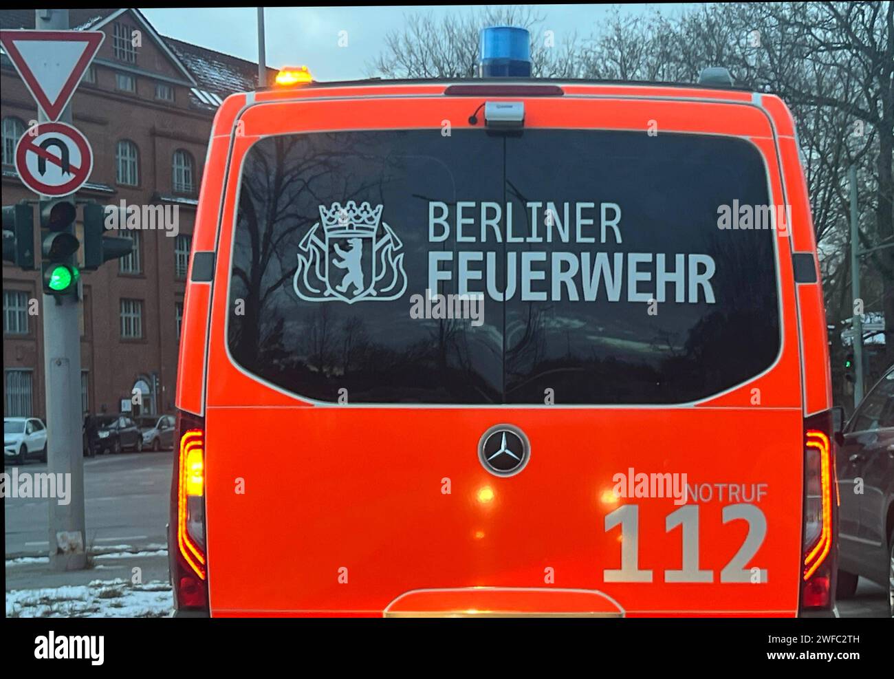 Feuerwehrfahrzeug der Berliner Feuerwehr *** Fire engine of the Berlin ...