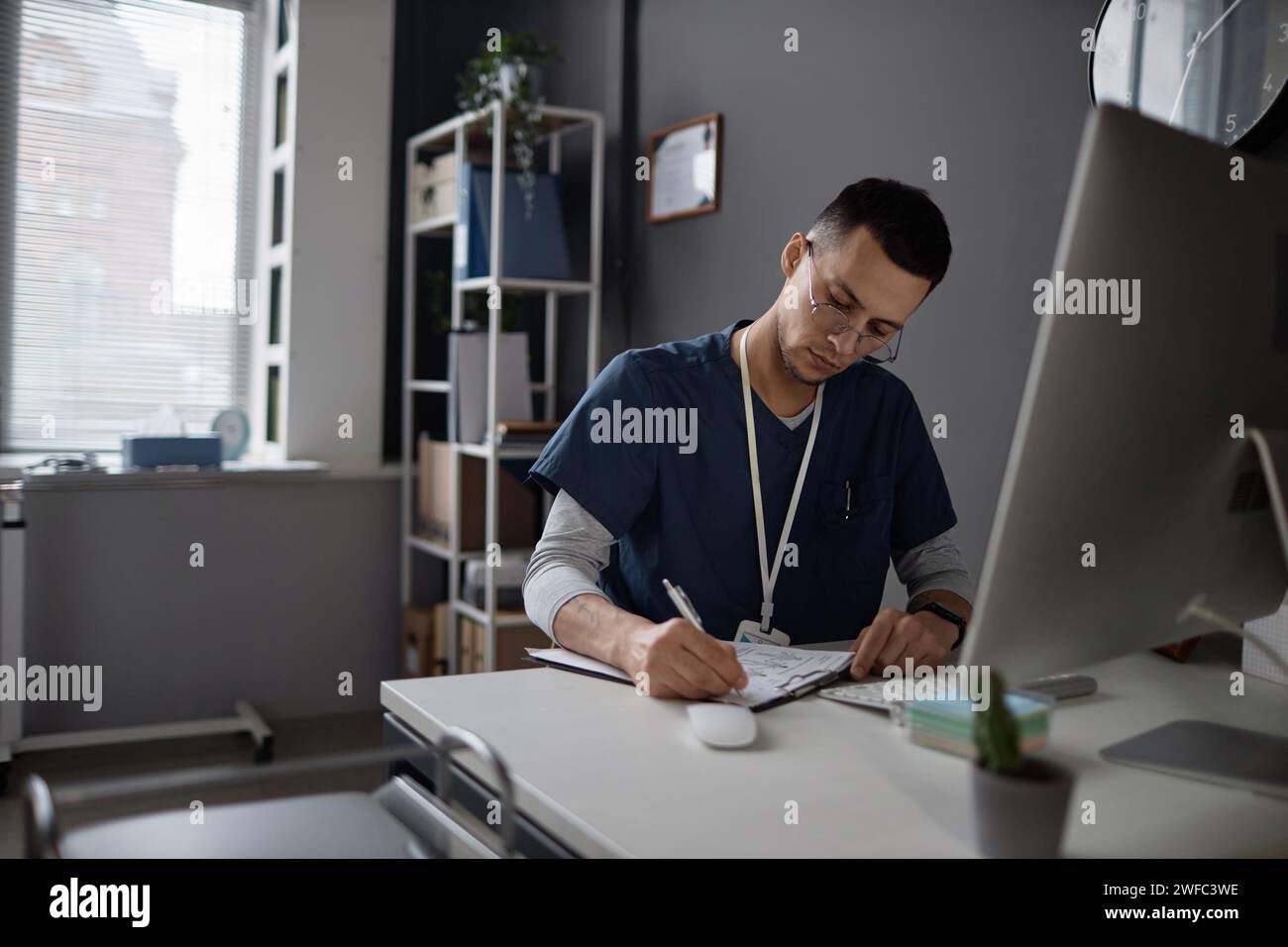 Physical therapist study hi-res stock photography and images - Alamy