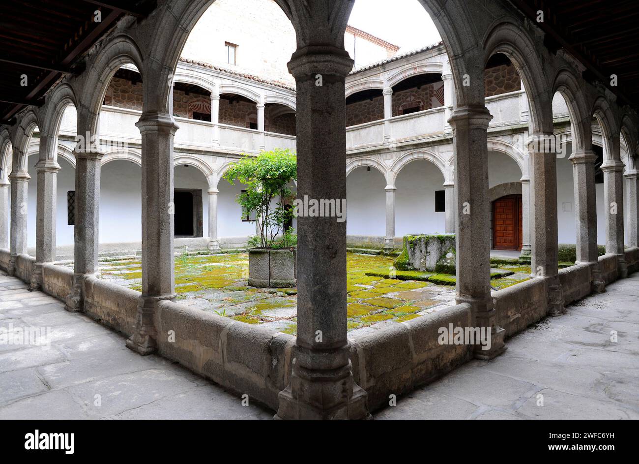 Claustro del noviciado hi-res stock photography and images - Alamy