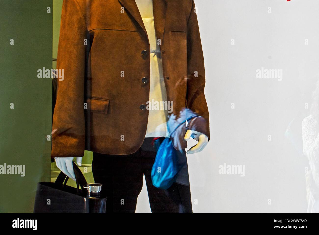 Mens fashion storefront hi-res stock photography and images - Alamy