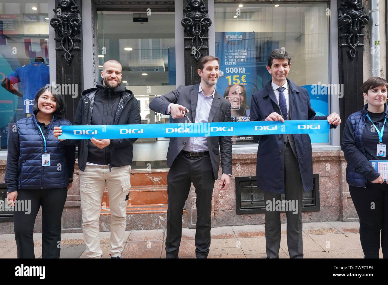 (L-R) a Digi worker 30 JANUARY 2024 Iñaki Berasaluce / Europa Press 01 ...