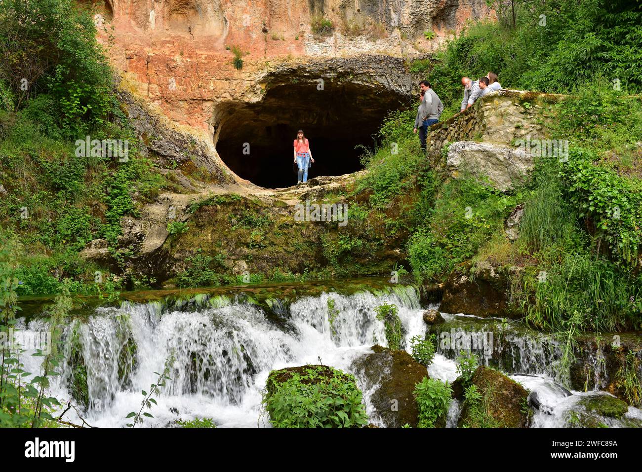 Cueva y castillo hi-res stock photography and images - Alamy