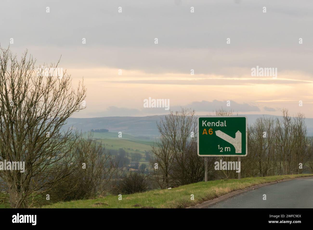 road sign to kendal the lake district Stock Photo - Alamy