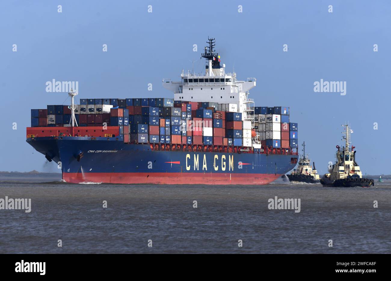 Gravesend containers container ship cma cgm hi-res stock photography ...