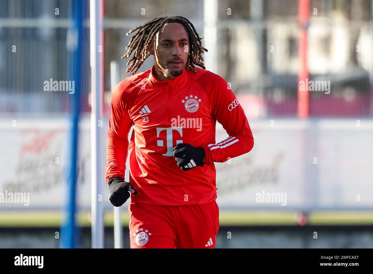 Muenchen, Deutschland. 30th Jan, 2024. Sacha Boey (FC Bayern Muenchen ...