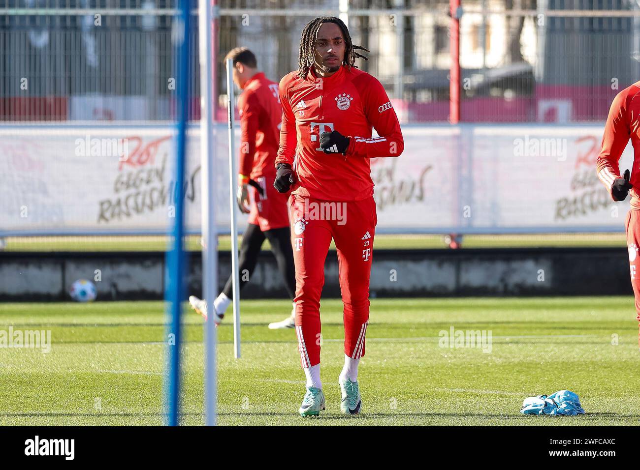 Muenchen, Deutschland. 30th Jan, 2024. Sacha Boey (FC Bayern Muenchen ...