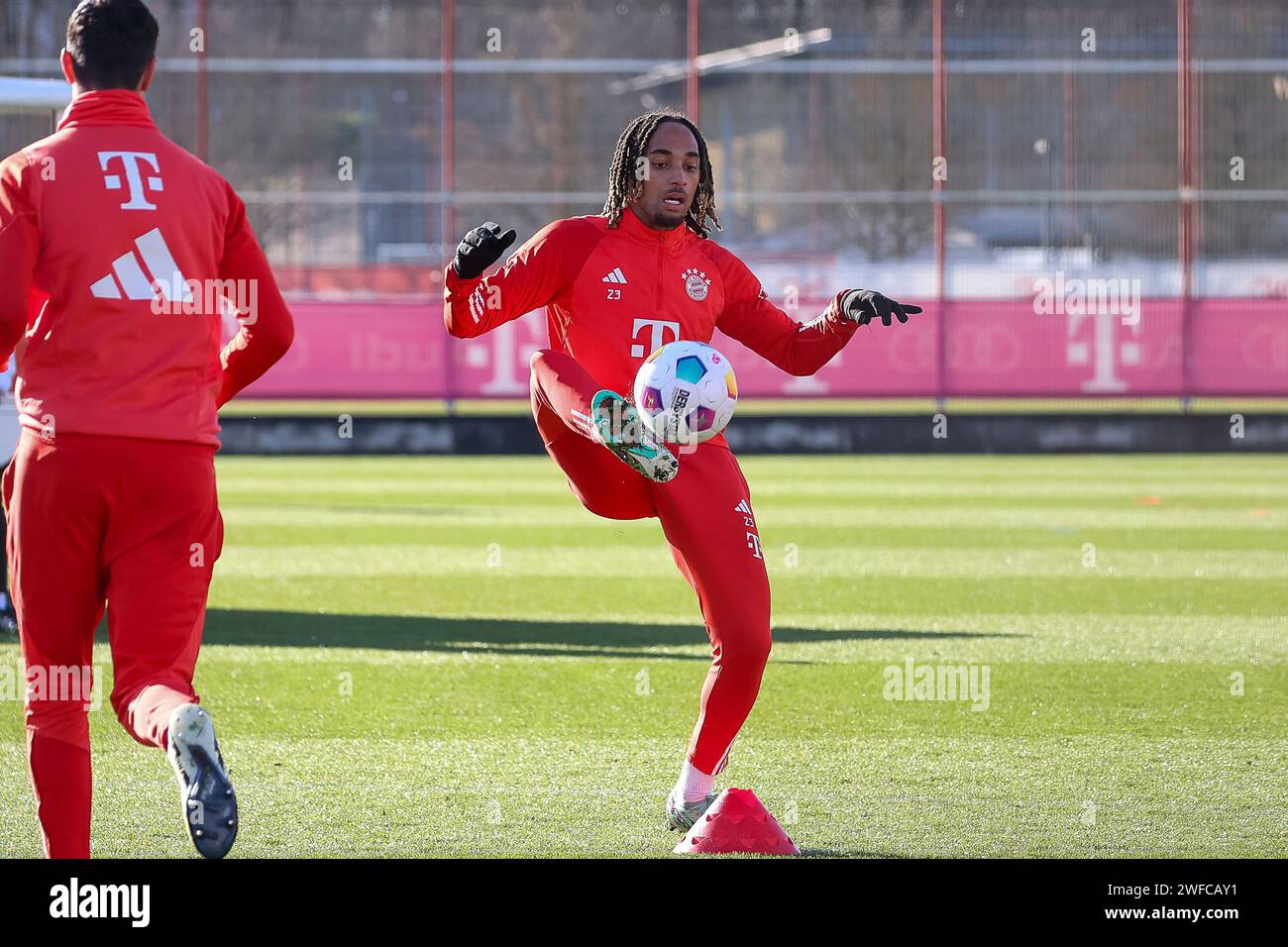 Muenchen, Deutschland. 30th Jan, 2024. Sacha Boey (FC Bayern Muenchen ...