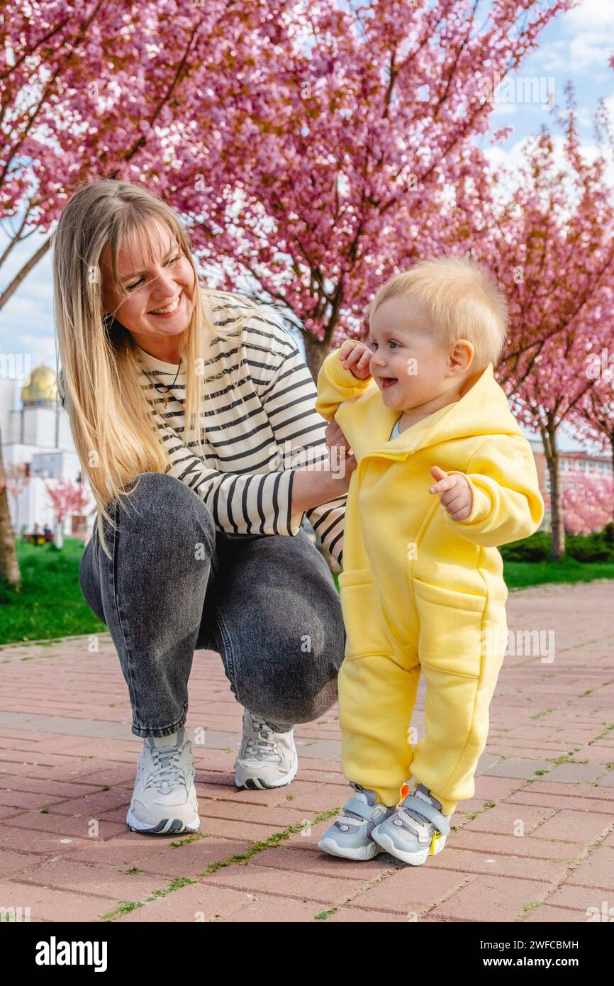 Happy babys first steps hi-res stock photography and images - Alamy