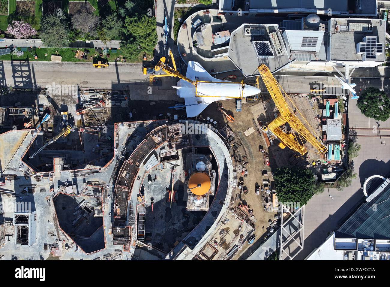 Los Angeles, United States. 28th Jan, 2024. The space shuttle Endeavour ...