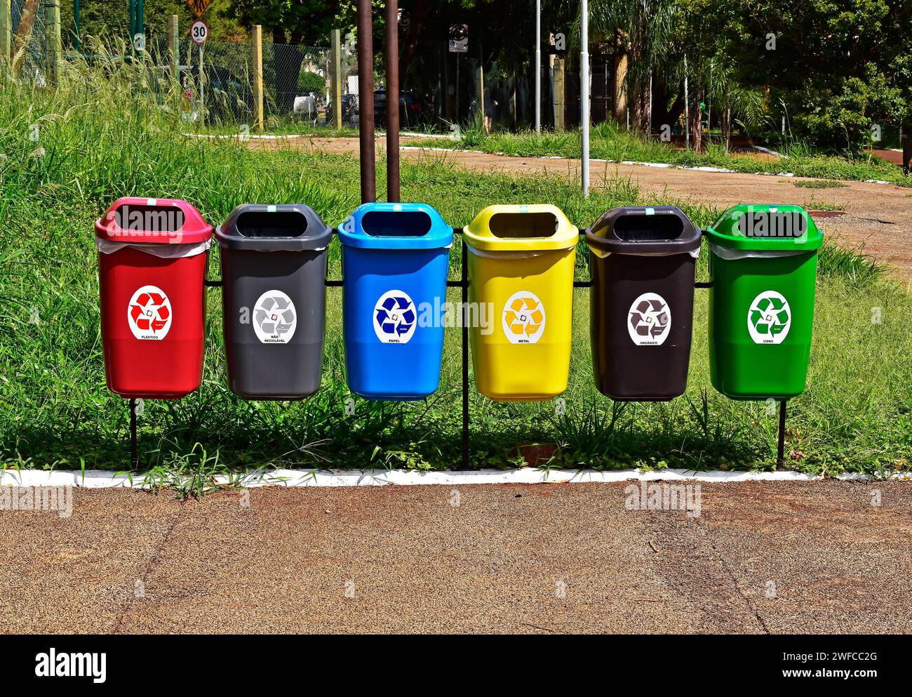 Trash cans recycle. Plastic, No Recyclable, Paper, Metal, Organic and ...