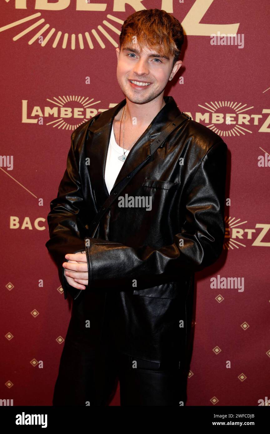 Mike Singer bei der 23. Lambertz Monday Night 2024 im Alten Wartesaal ...