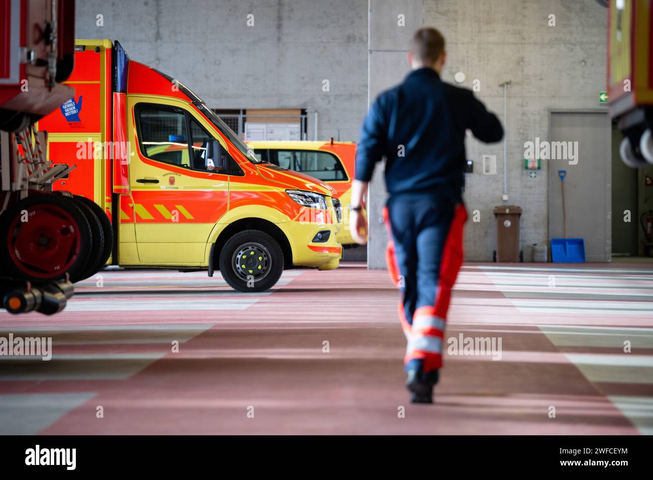 Potsdam, Germany. 30th Jan, 2024. An emergency paramedic walks towards ...