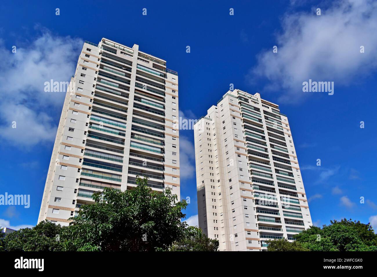 Modern residential building clear hi-res stock photography and images ...