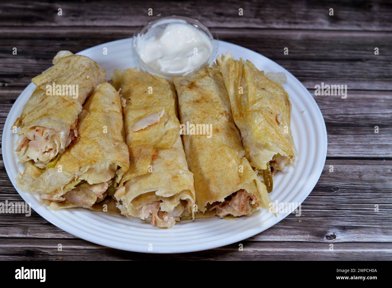 Middle eastern street food shawarma hi-res stock photography and images ...