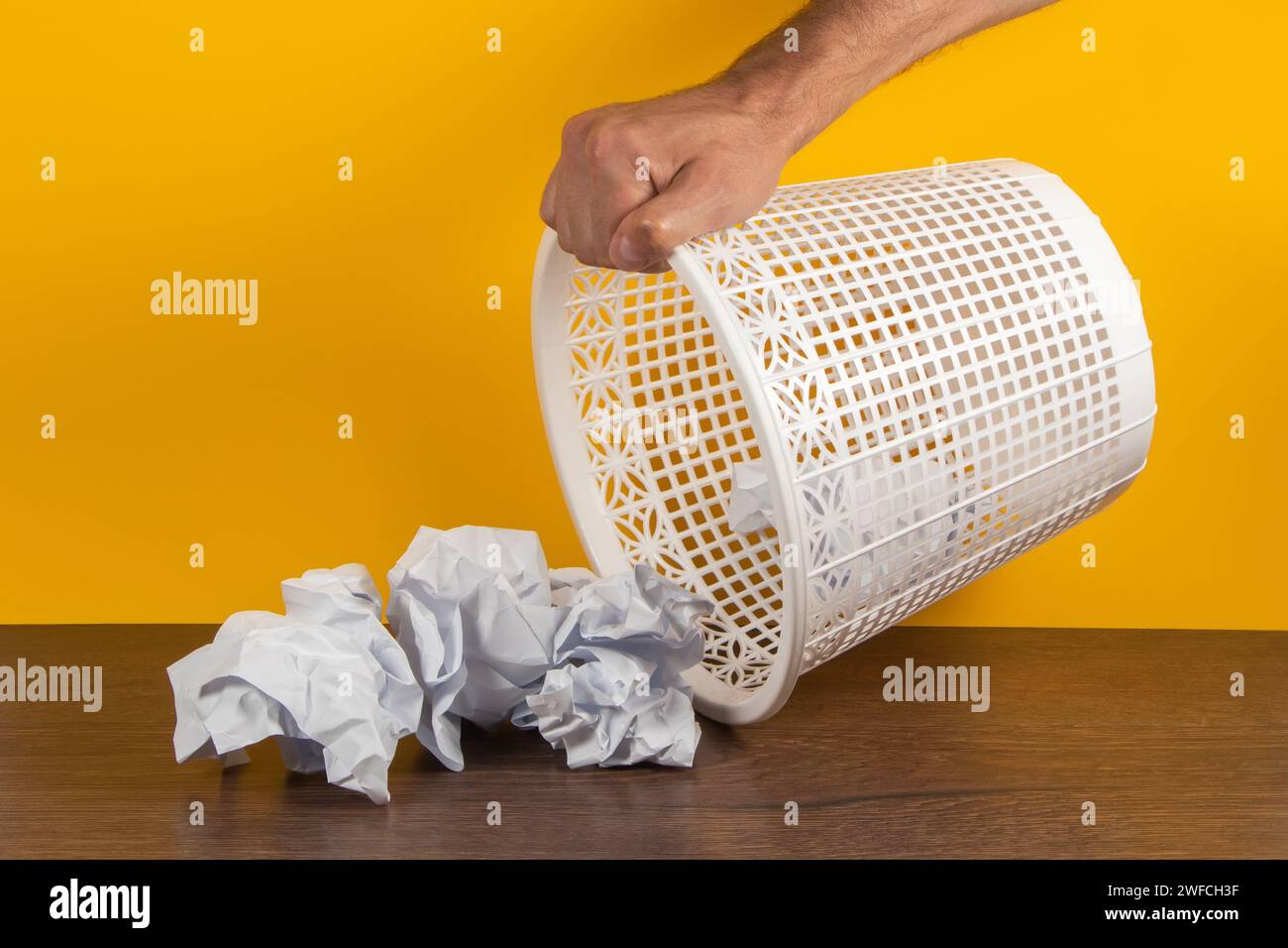 Bin of balls hi-res stock photography and images - Alamy