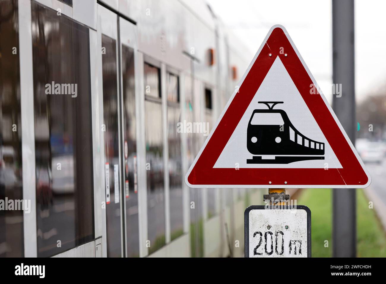 Passagiere auf dem bahnsteig hi-res stock photography and images - Alamy