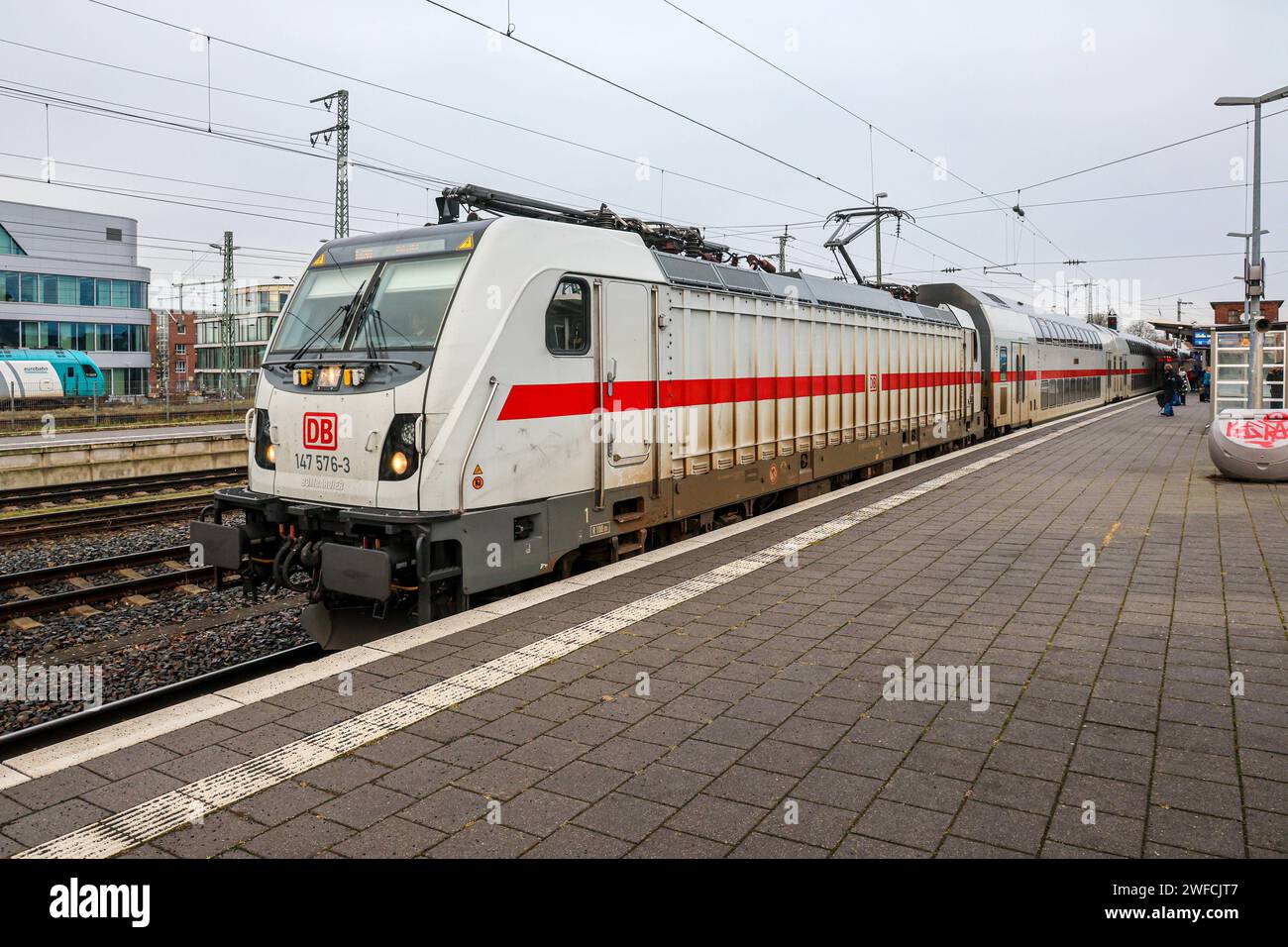 Eisenbahnverkehr am Bahnhof Rheine. Intercity Zug IC2, Doppelstock ...