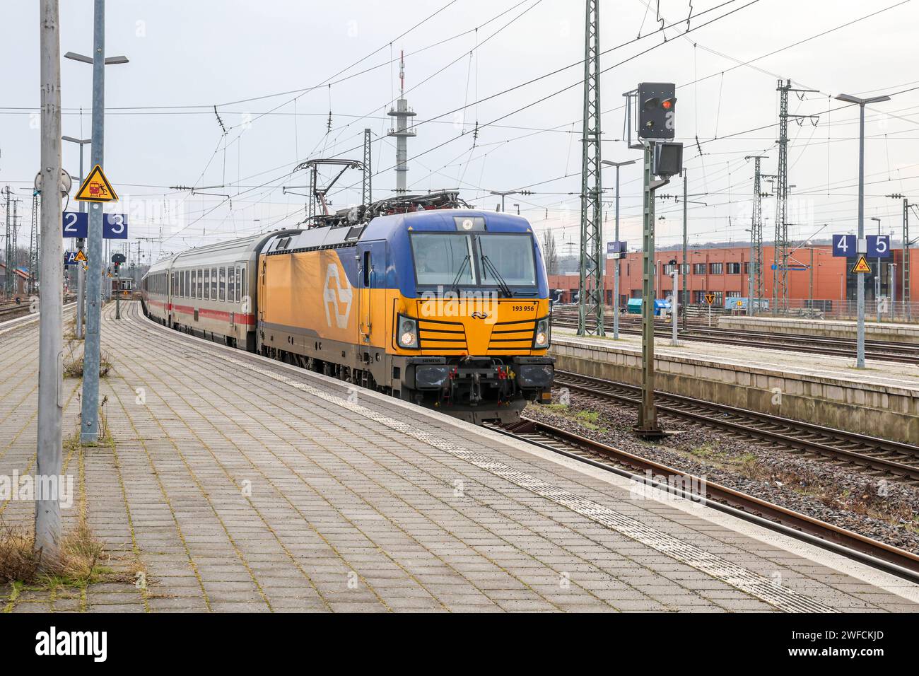 Eisenbahnverkehr - Bahnhof Rheine - Einfahrt des Intercity Zug nach ...