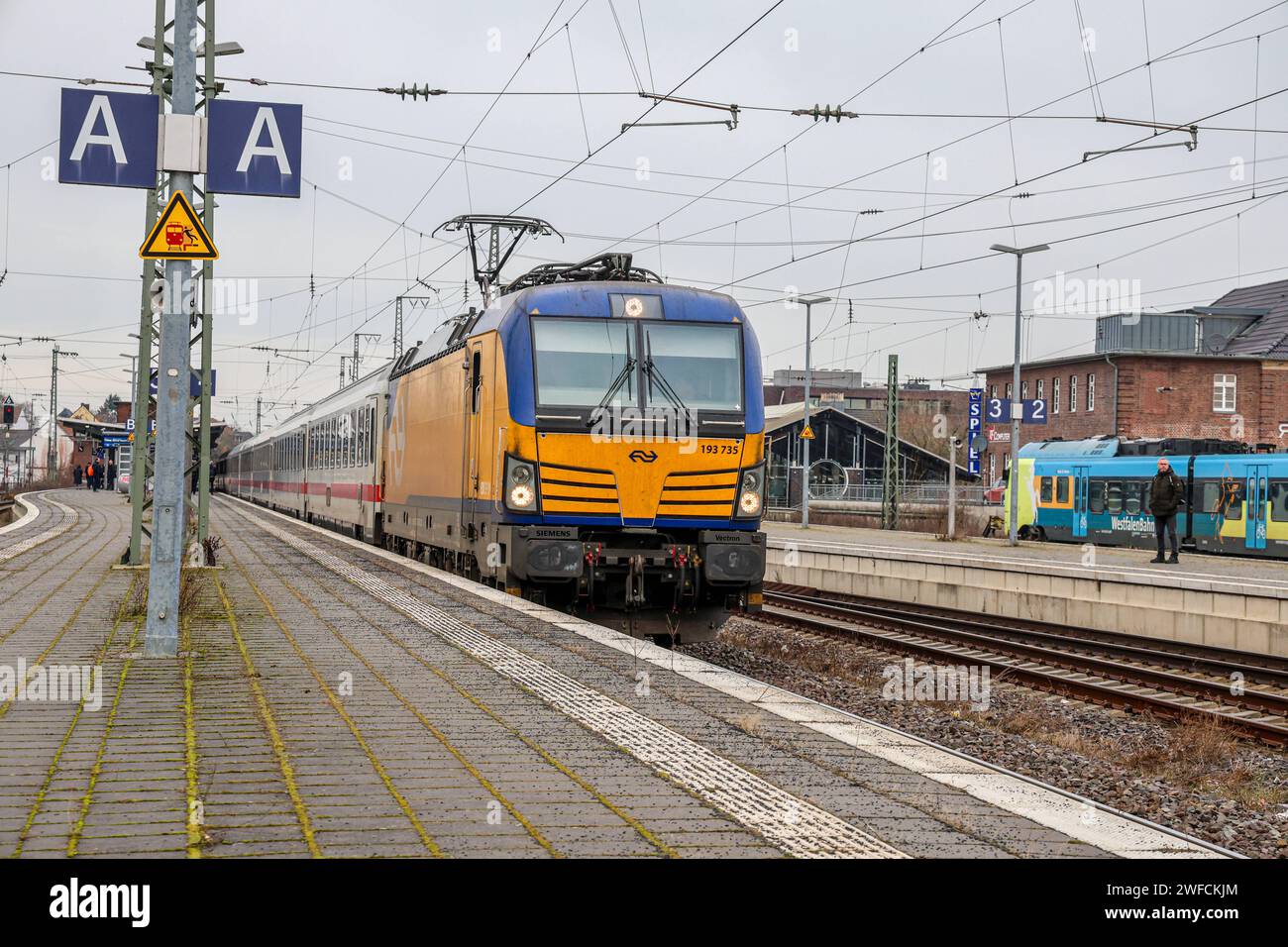 Eisenbahnverkehr - Bahnhof Rheine - Ausfahrt des Intercity Zug nach ...