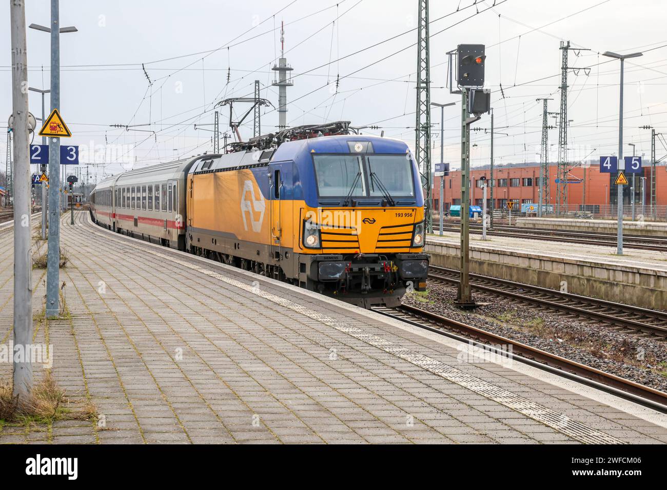 Eisenbahnverkehr - Bahnhof Rheine - Einfahrt des Intercity Zug nach ...