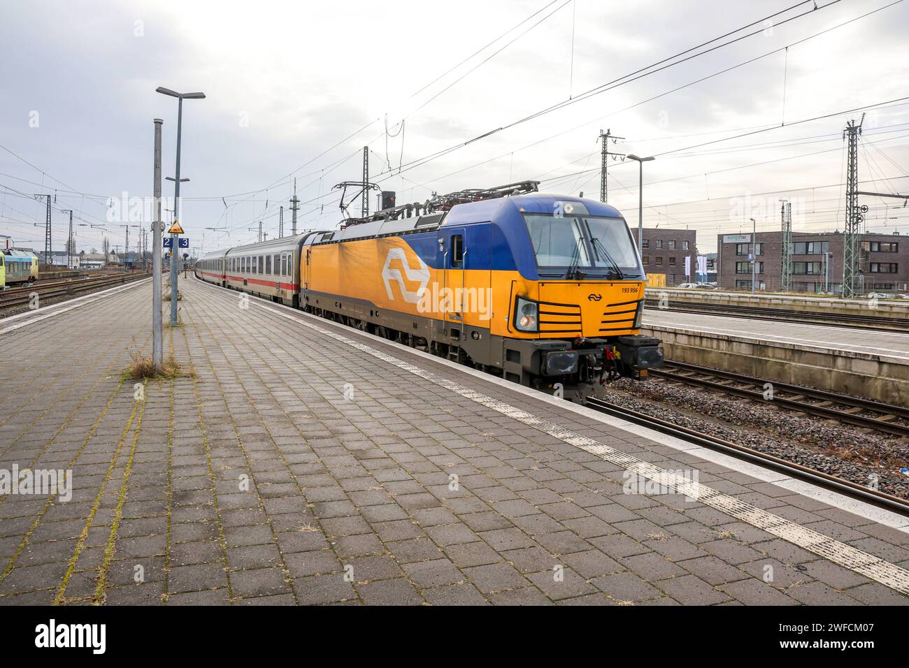Eisenbahnverkehr - Bahnhof Rheine - Einfahrt des Intercity Zug nach ...