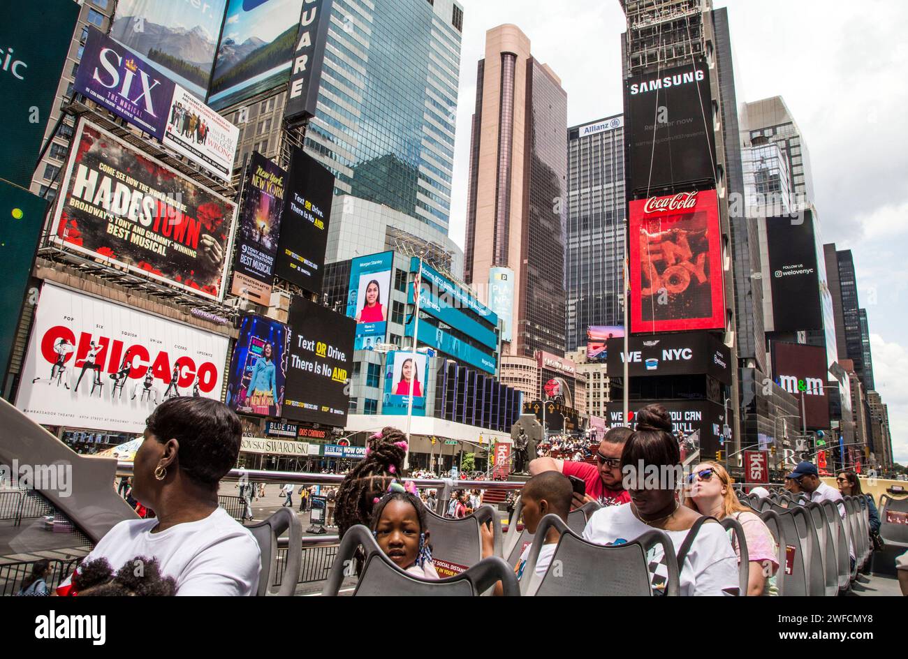 New York City: Big Bus through Times Square, Manhattan Stock Photo - Alamy