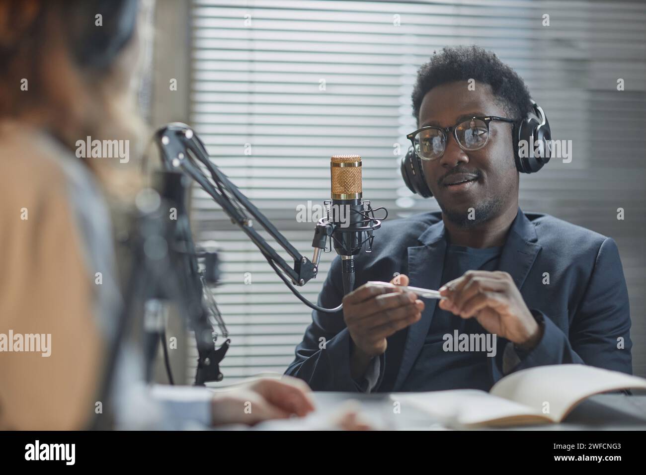 Male radio presenter guest hi-res stock photography and images - Alamy