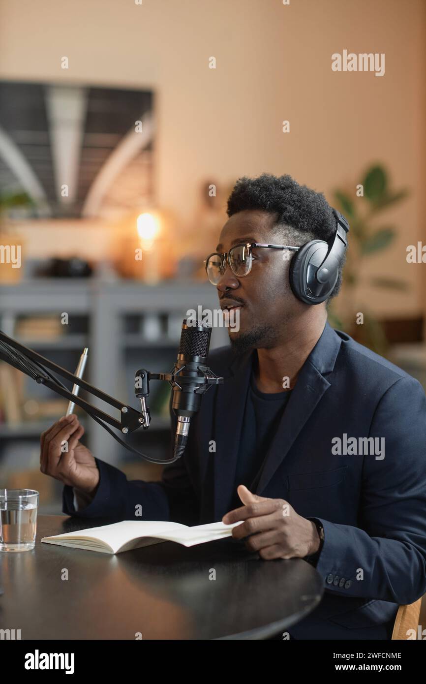 Interviewer speaking hi-res stock photography and images - Alamy