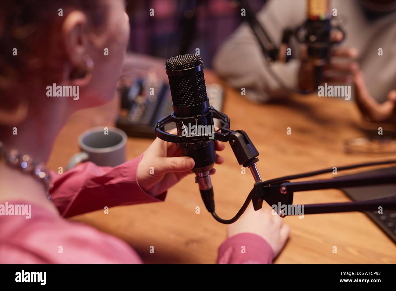 Set up mic hi-res stock photography and images - Alamy