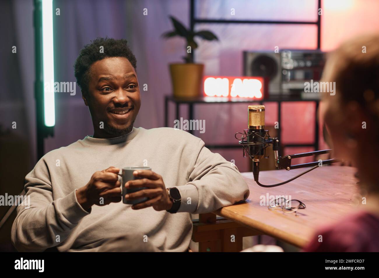 Talk guest hi-res stock photography and images - Alamy