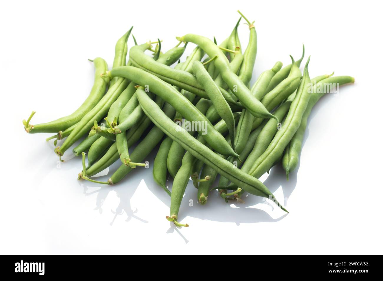 Black eyed peas heap closeup isolated on white Stock Photo - Alamy