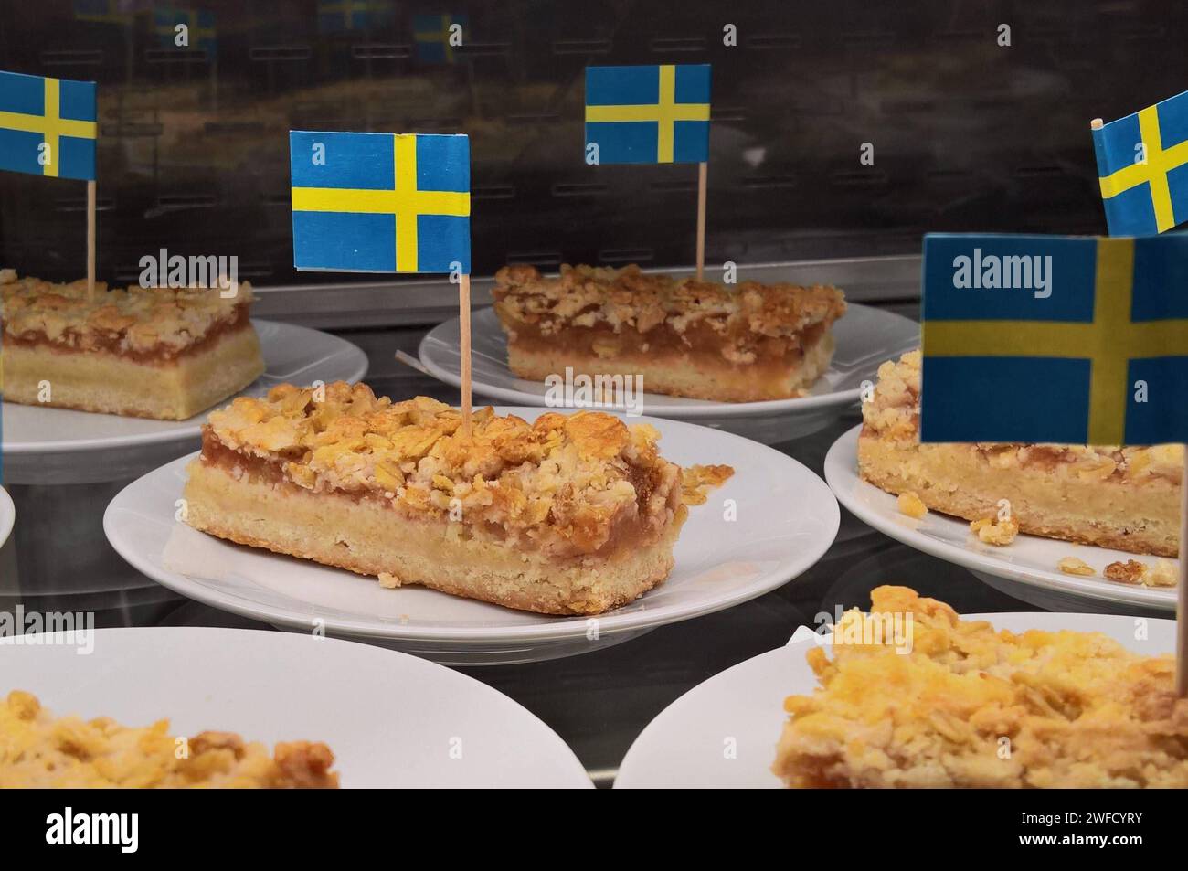 Ikea Restaurant, Apfelkuchen bzw Kuchen mit Schweden-Fahne *** Ikea ...