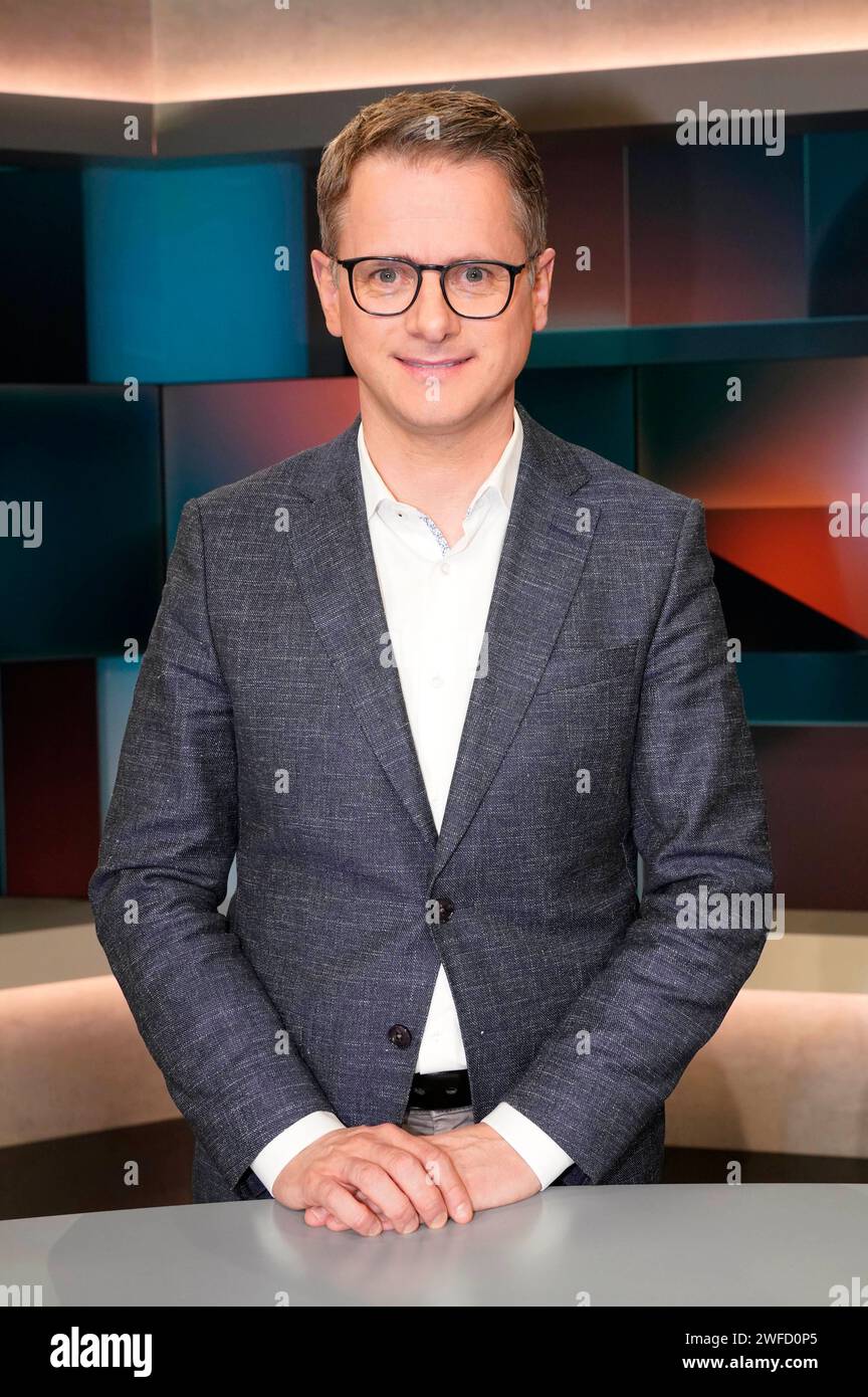 Carsten Linnemann in der ARD-Talkshow hart aber fair im Studio ...