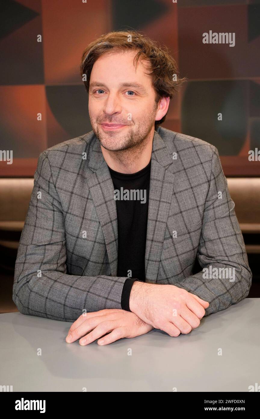 Nils Kumkar in der ARD-Talkshow hart aber fair im Studio Adlershof ...