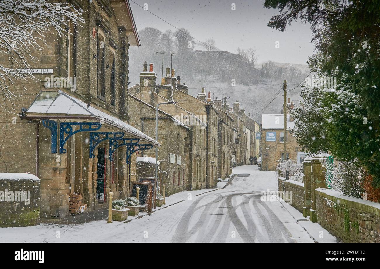 Winter street scene in Settle North Yorkshire with snow Stock Photo - Alamy