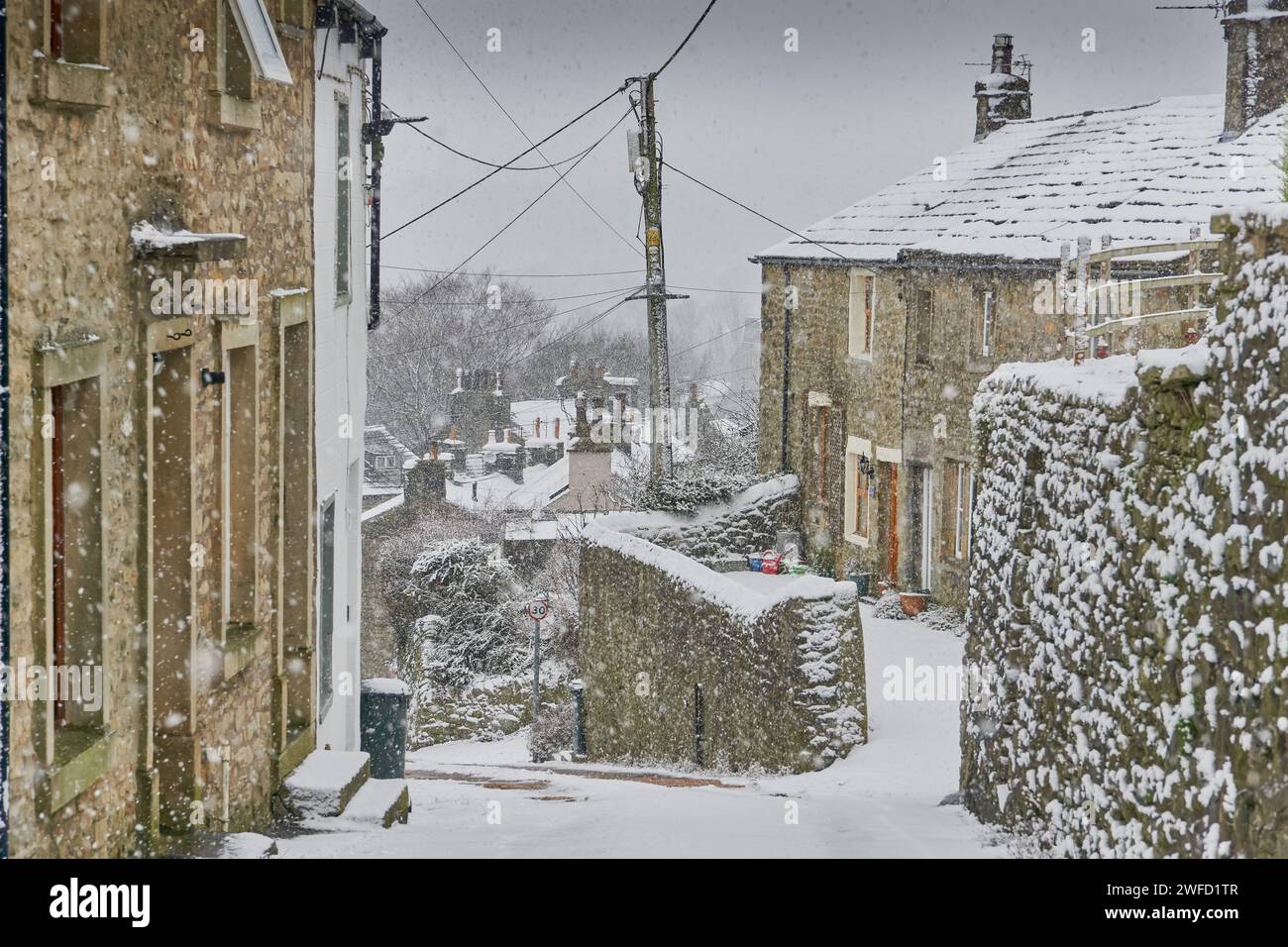 Winter street scene in Settle North Yorkshire with snow Stock Photo - Alamy