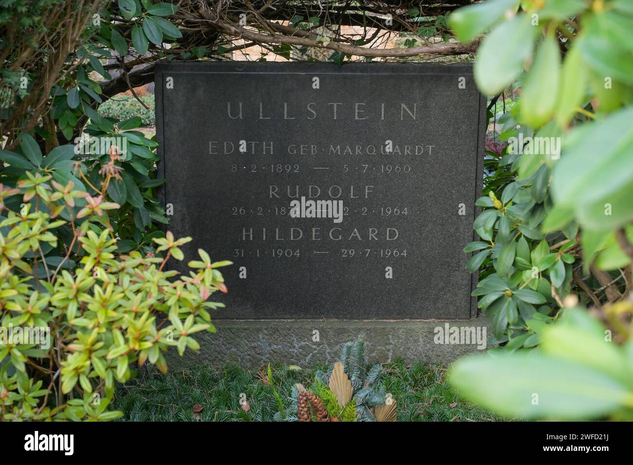 Edith, Rudolf und Hildegard Ullstein, Grab, Waldfriedhof Dahlem ...