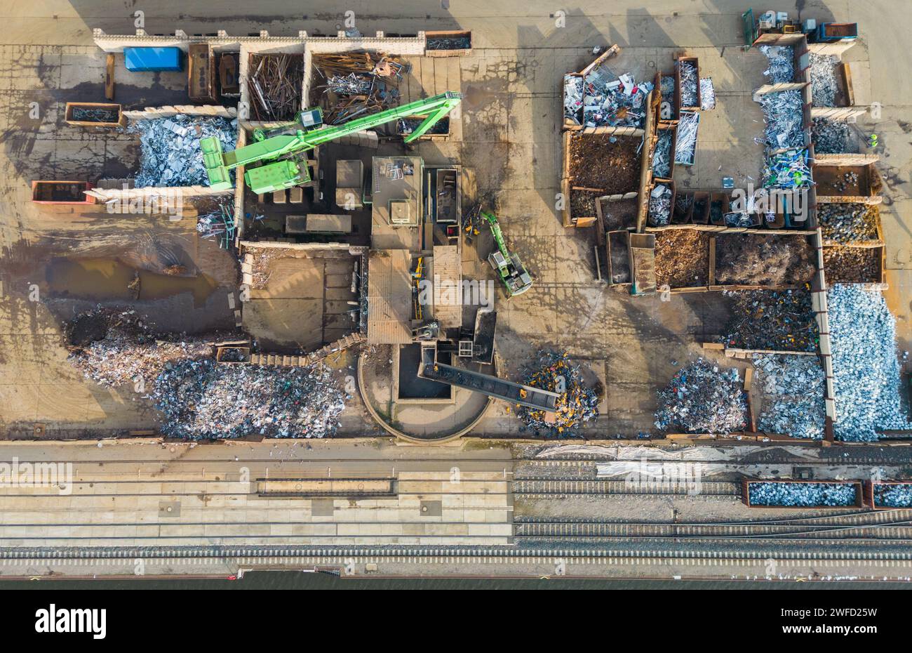 Dresden, Germany. 30th Jan, 2024. Cranes load scrap metal at ...