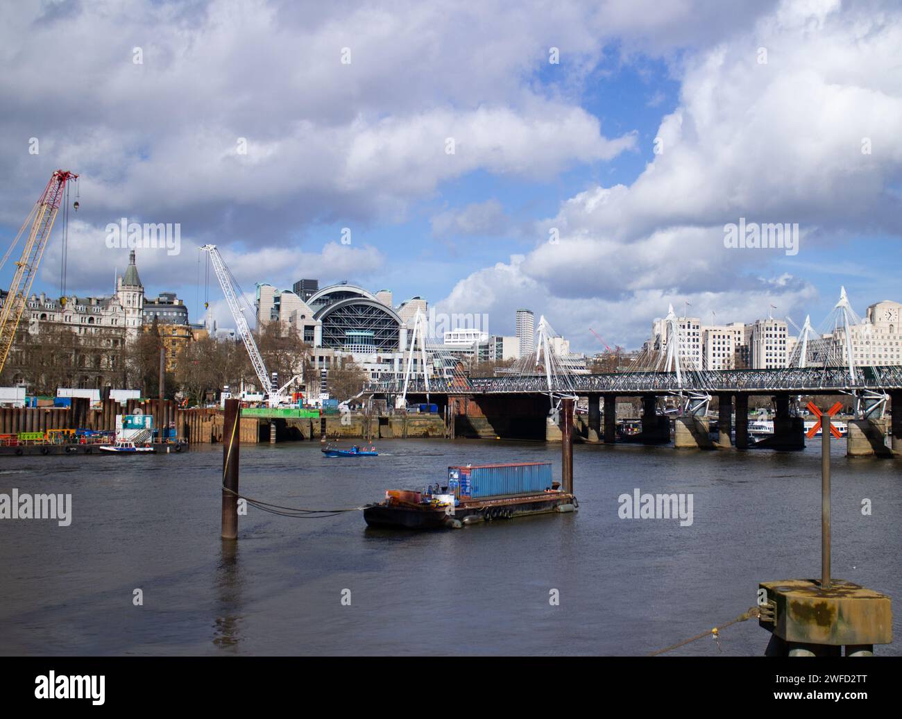 Thames, Embankment Place, Hungerford Bridge and Golden Jubilee Bridges ...