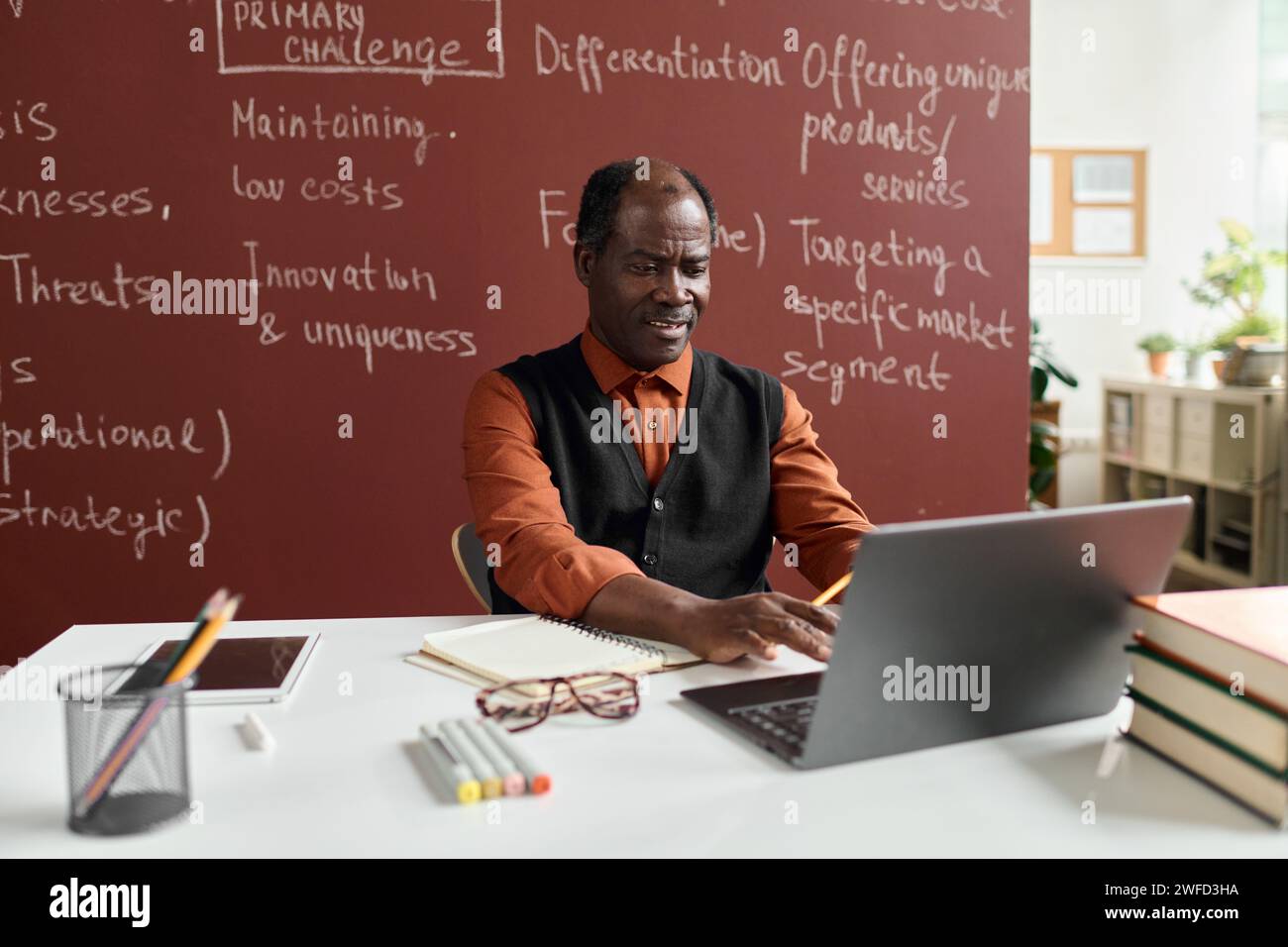 American college professor hi-res stock photography and images - Alamy