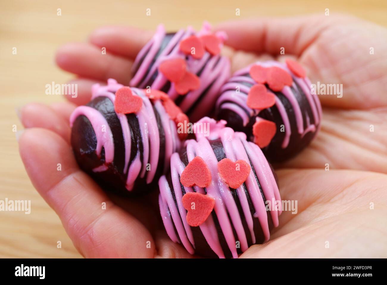 Heap brown ball shaped sweets hi-res stock photography and images - Alamy