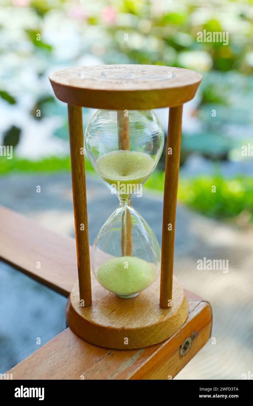Timer sand hourglass glass hi-res stock photography and images - Alamy