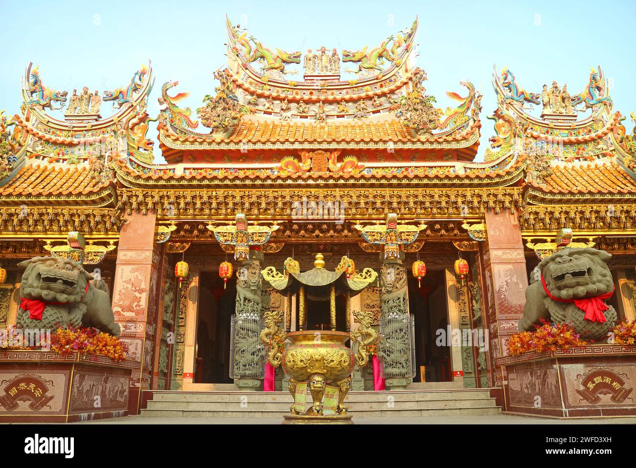 Incredible Facade of Sian Lo Tai Tian Kong Chinese Buddhist Temple in ...