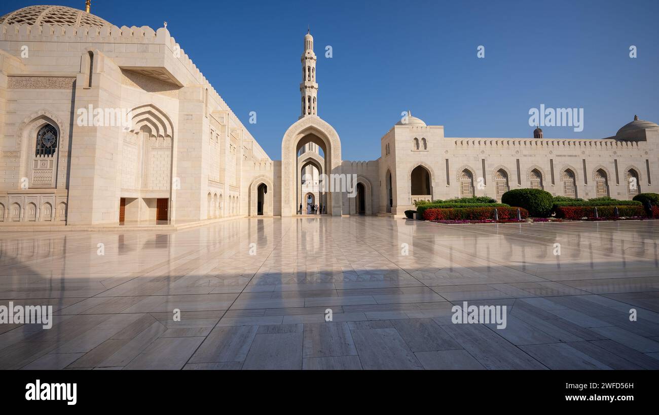 sultan qaboos grand mosque Stock Photo - Alamy